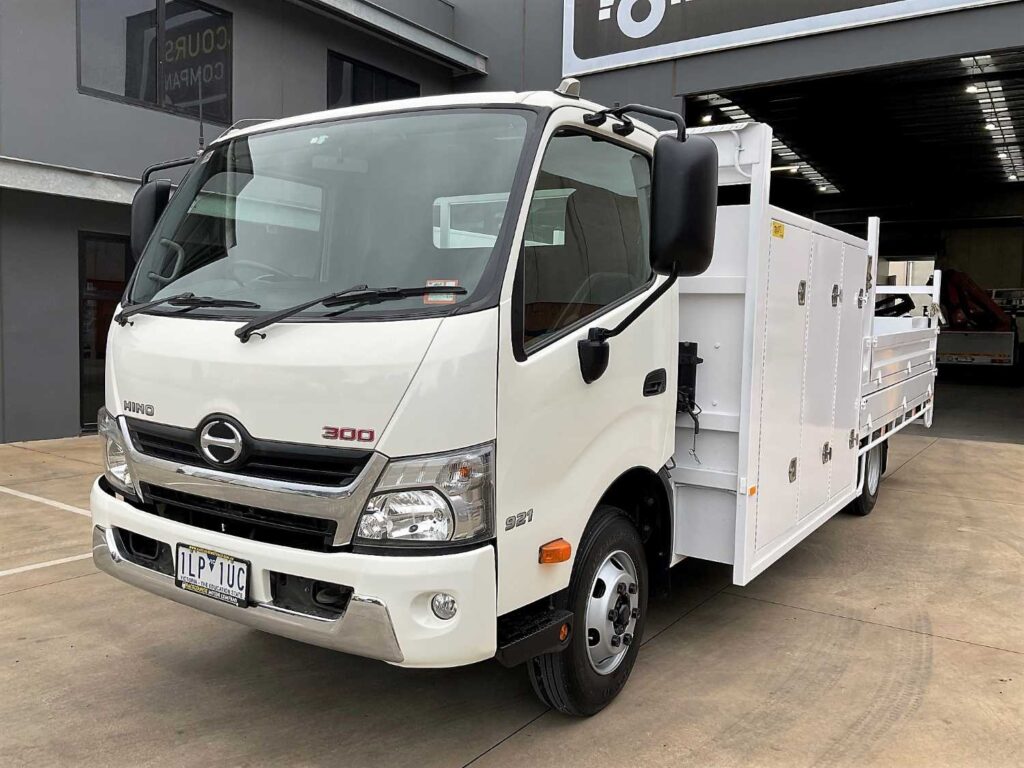 2016 HINO 300 TRAY - Racecourse Motor Company