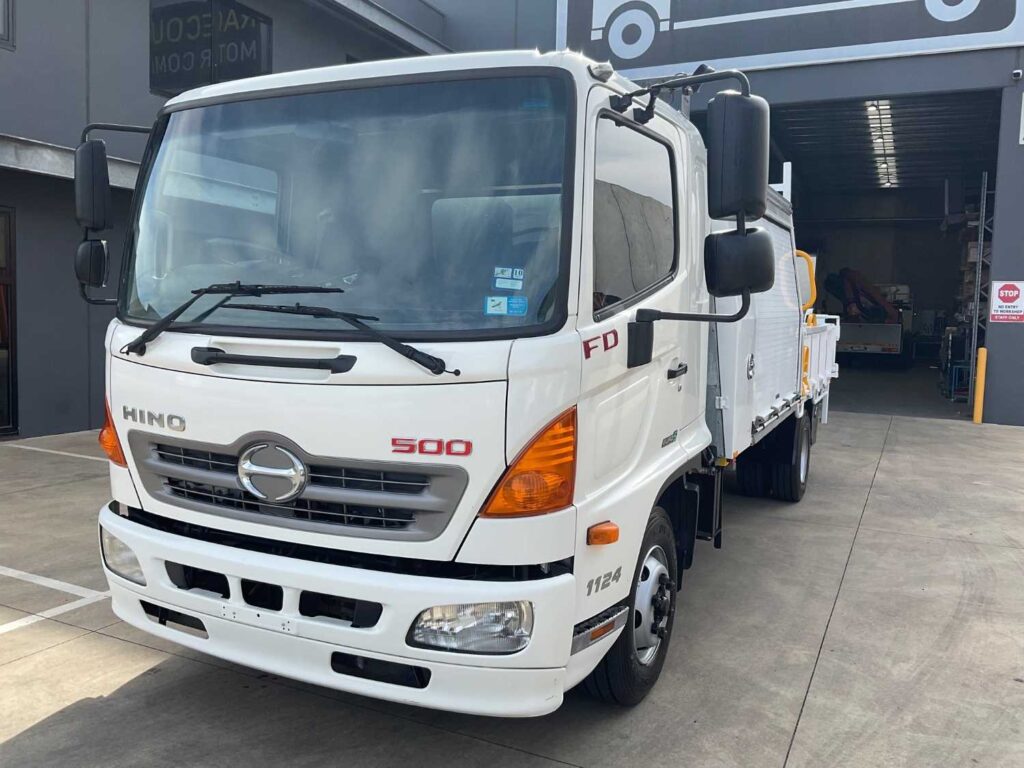 2014 HINO FD SERVICE BODY - Racecourse Motor Company