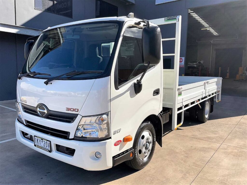 2017 HINO 300 TRAY - Racecourse Motor Company