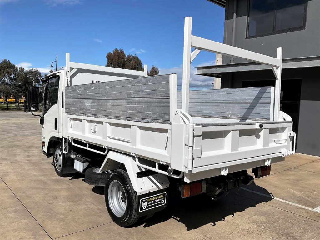 2016 ISUZU NLR45 TIPPER - Racecourse Motor Company
