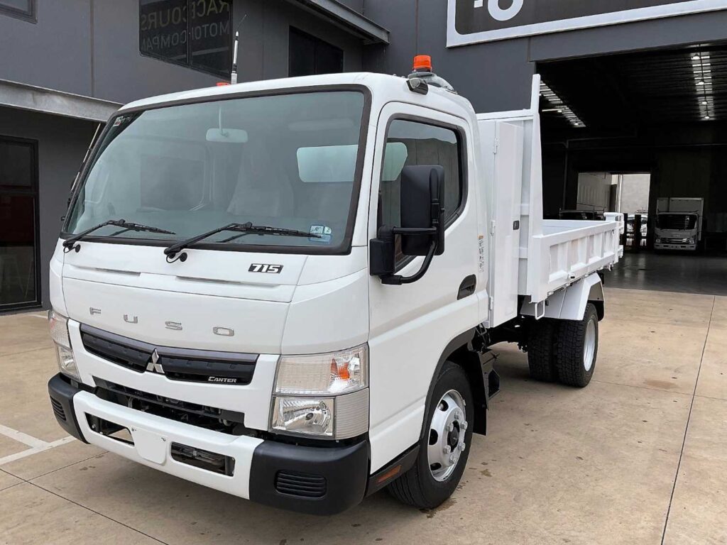 2016 MITSUBISHI CANTER TIPPER - Racecourse Motor Company