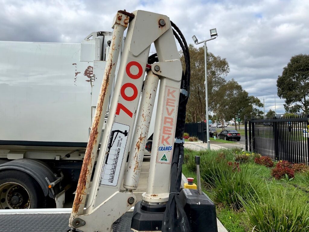 2010 Mitsubishi Canter Crane Tray - Racecourse Motor Company