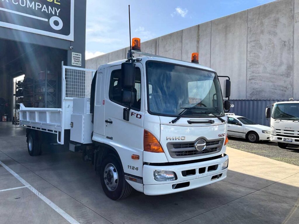 2015 HINO 300 CAB CHASSIS - Racecourse Motor Company