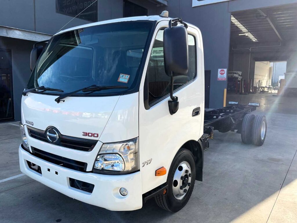 2015 HINO 300 CAB CHASSIS - Racecourse Motor Company