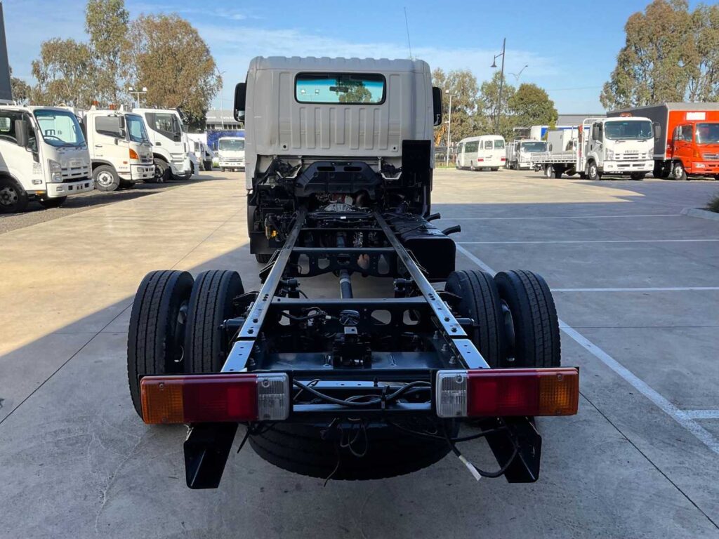 2015 HINO 300 CAB CHASSIS - Racecourse Motor Company