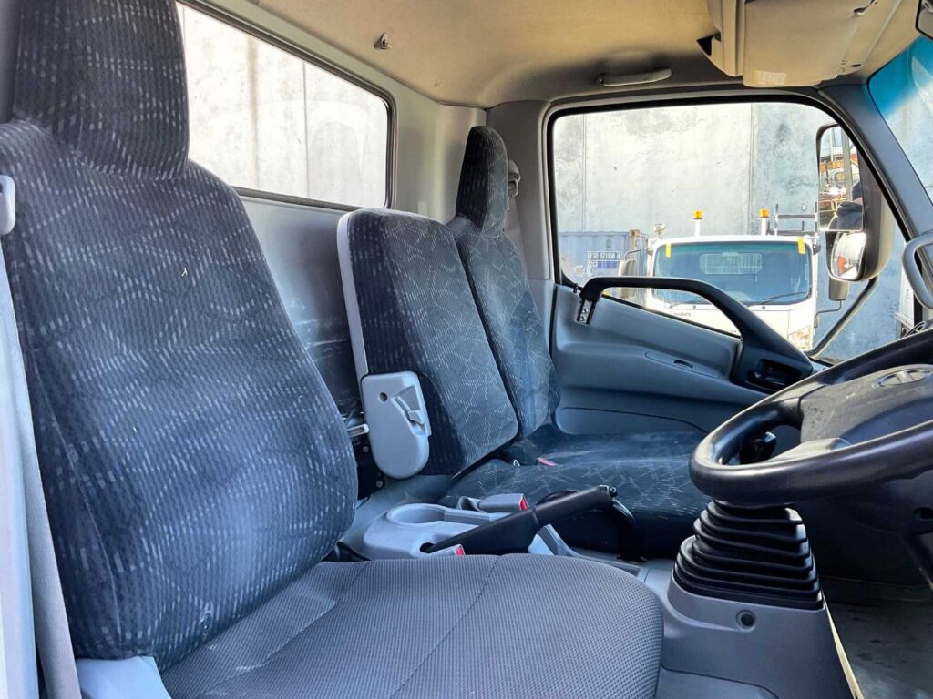 2015 HINO 300 CAB CHASSIS - Racecourse Motor Company