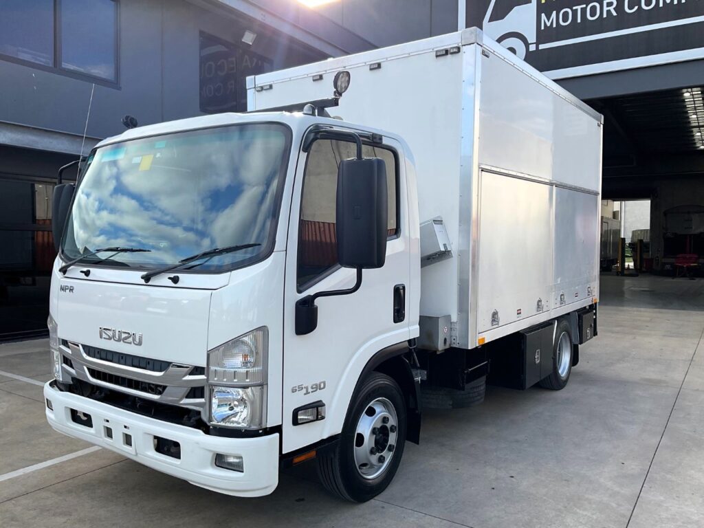 2017 ISUZU NPR65 SERVICE BODY - Racecourse Motor Company