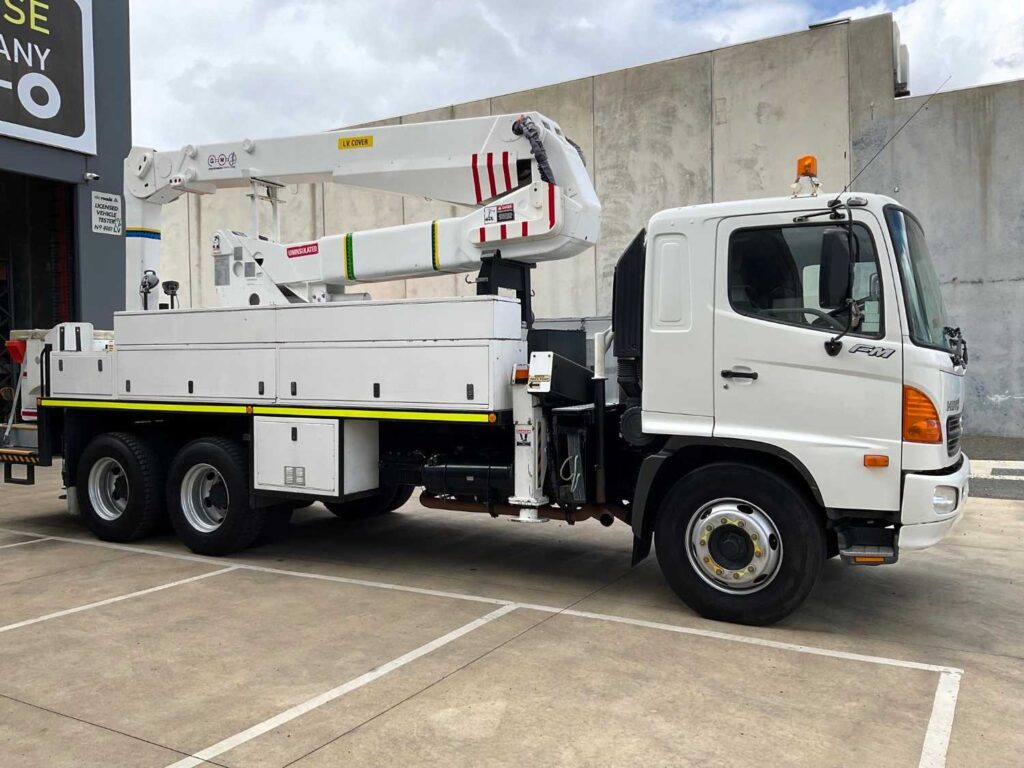 2006 HINO FM ELEVATED WORK PLATFORM - Racecourse Motor Company