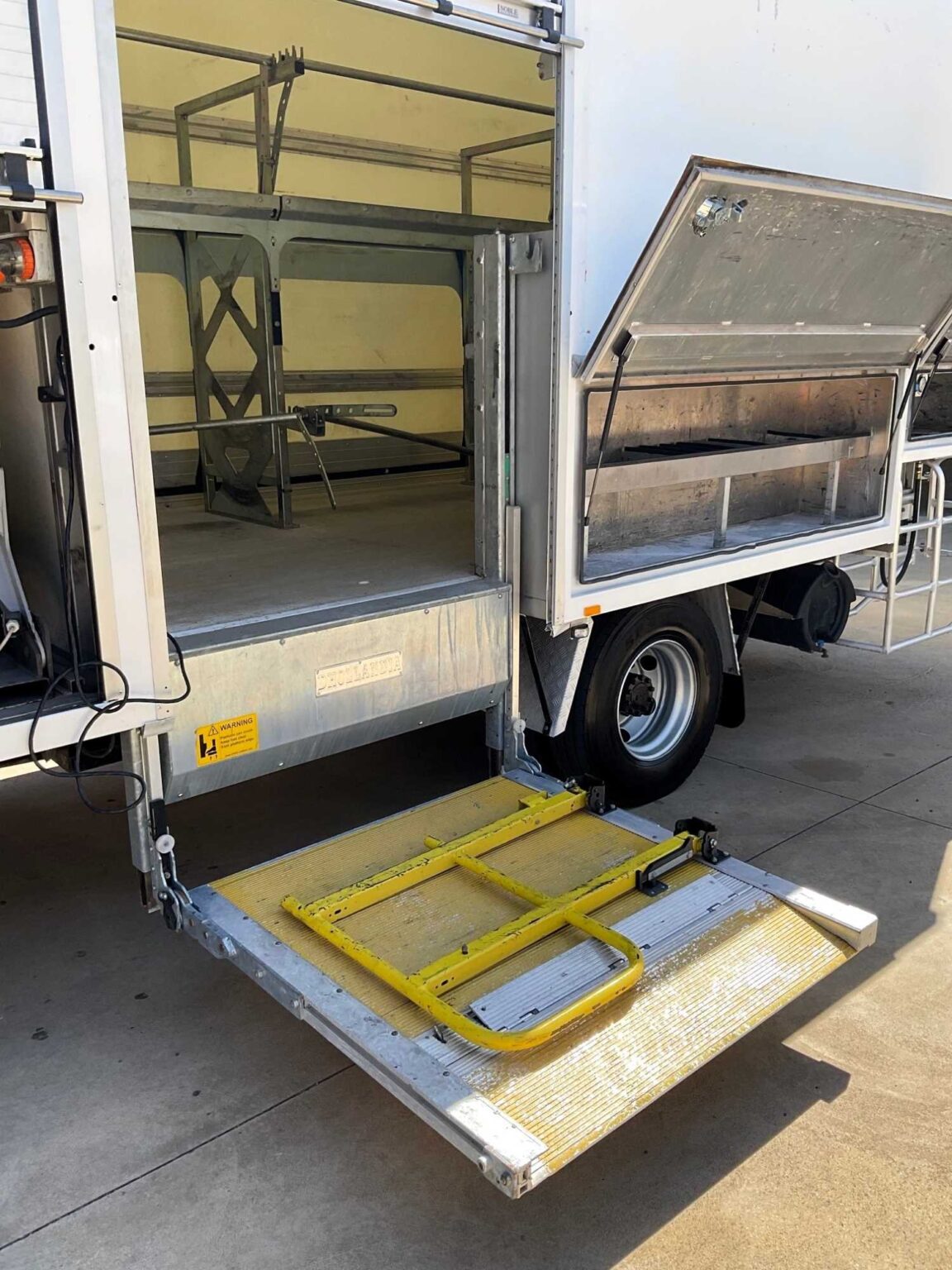2015 Hino Service Truck - Racecourse Motor Company
