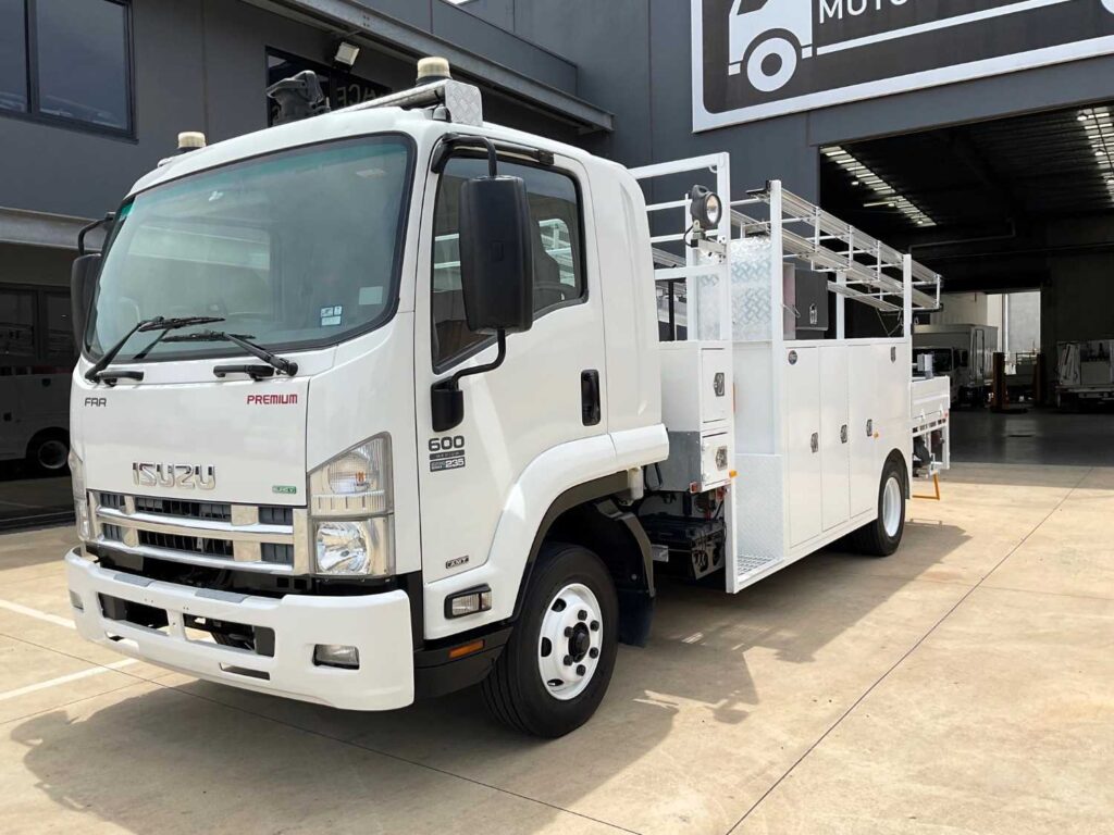 2014 ISUZU FRR600 SERVICE BODY - Racecourse Motor Company