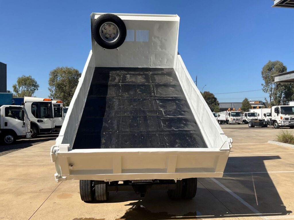 2007 HINO 300 TIPPER - Racecourse Motor Company