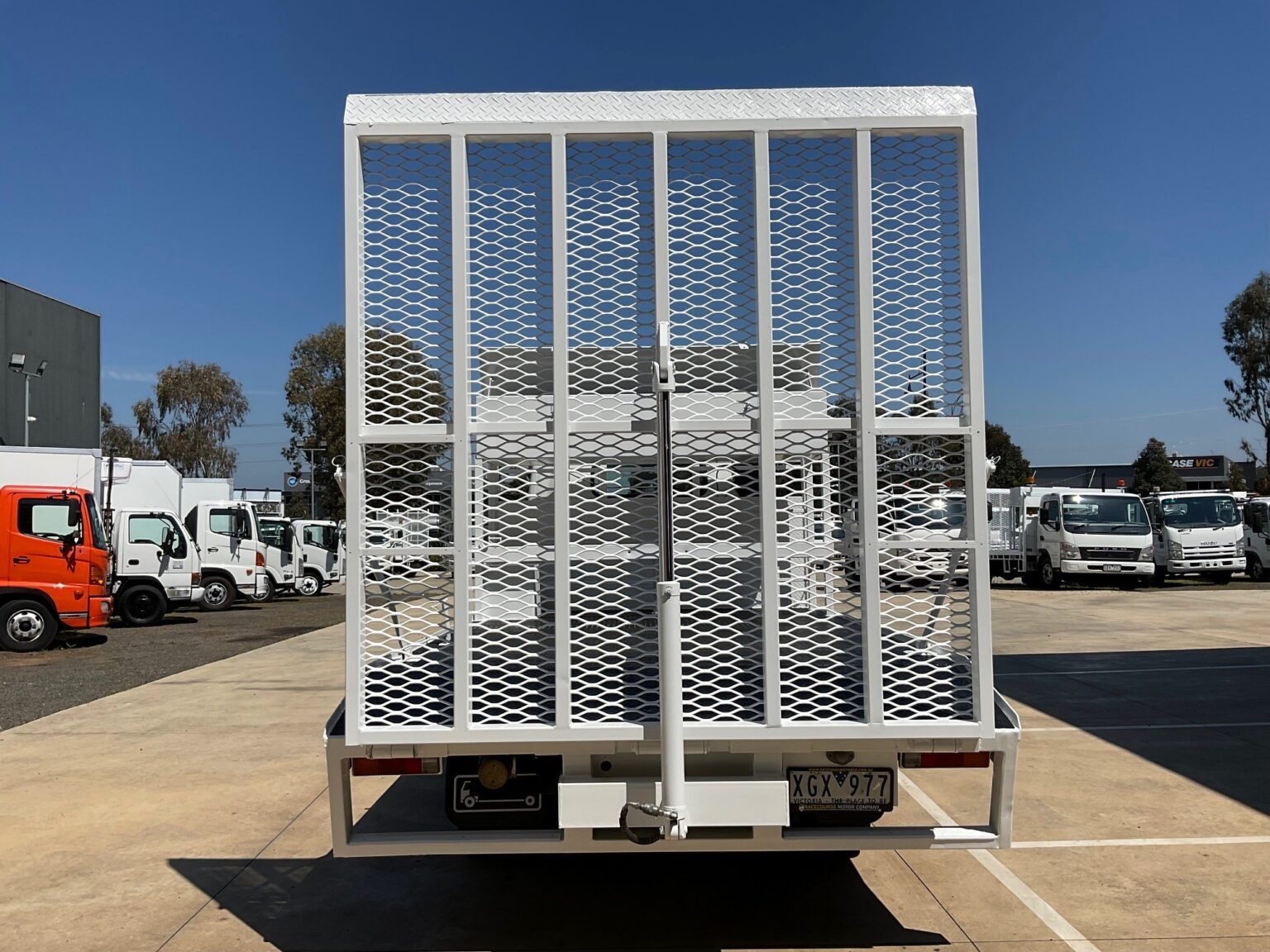 2009 FUSO CANTER BEAVERTAIL - Racecourse Motor Company