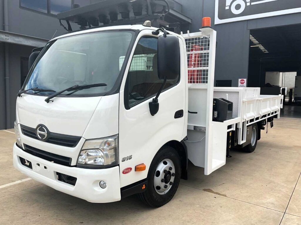 2013 HINO 300 TIPPER - Racecourse Motor Company