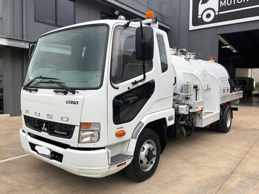 2016 MITSUBISHI FIGHTER WATER/VACUUM TANKER - Racecourse Motor Company