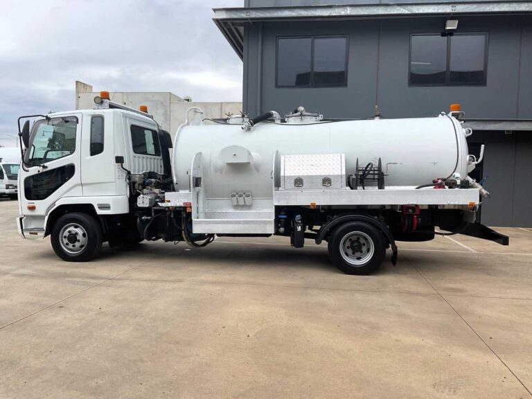 2016 MITSUBISHI FIGHTER WATER/VACUUM TANKER - Racecourse Motor Company